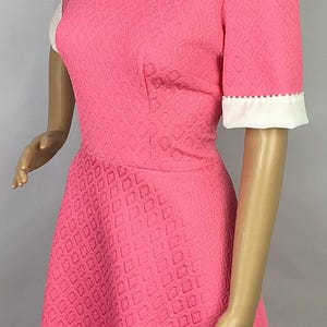 Vintage 1960s Mod Dolly Bubblegum Pink Textured Crimplene White Peter ...