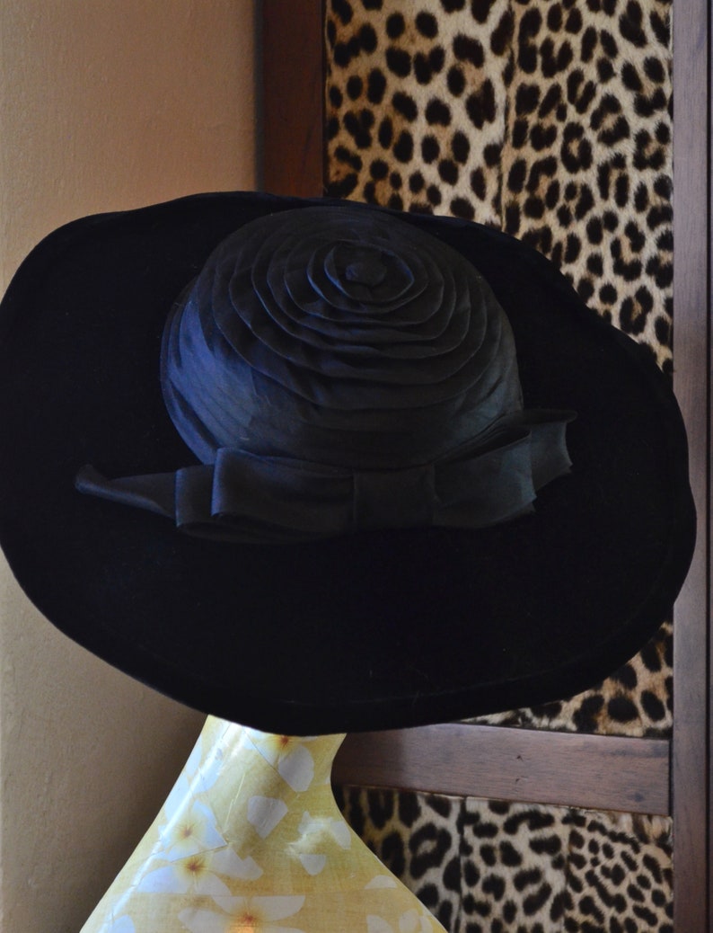 1940s Wide Brim Cartwheel Hat ~ Black Velvet and Pleated Silk Crepe ...