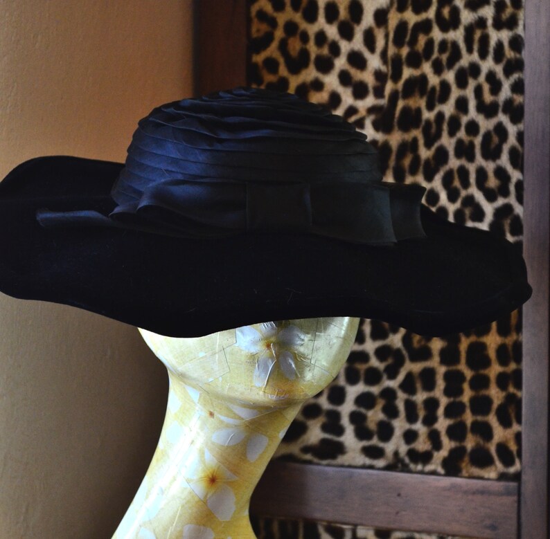 1940s Wide Brim Cartwheel Hat ~ Black Velvet and Pleated Silk Crepe ...