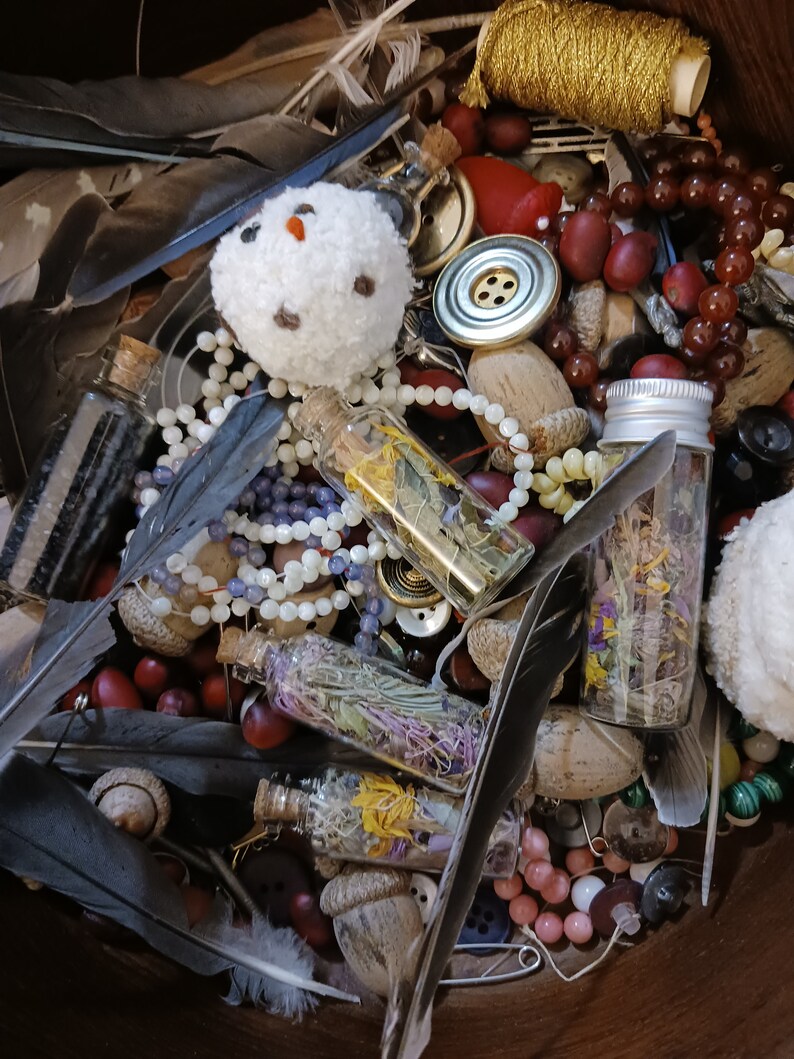 Crow Crystal Treasure Confetti Mystery Scoop Witches Brew Magpie Hoard ...