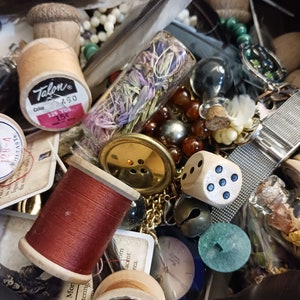 Crow Crystal Treasure Confetti Mystery Scoop Witches Brew Magpie Hoard ...