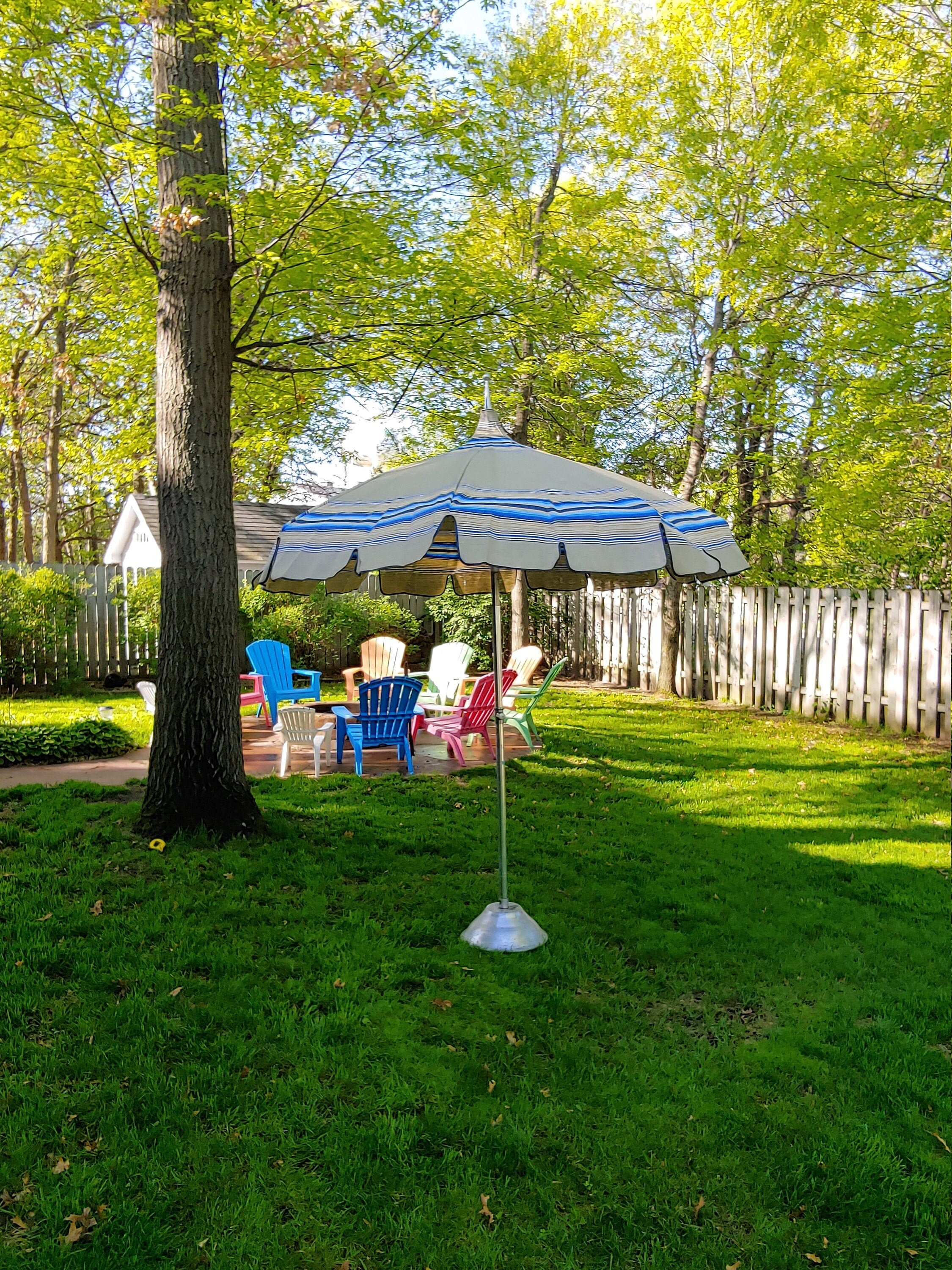 Groovy Sunmaster Blue and Grey Scalloped Patio Umbrella | Etsy