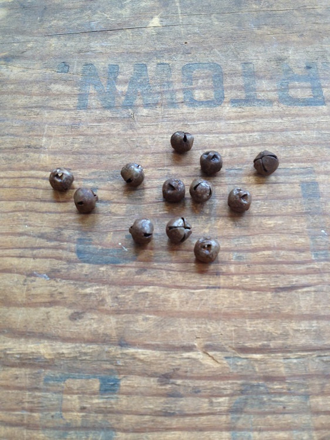 Rusty Tin Bells. 8mm Bells. Package of 12 Bells. Tin Bells. - Etsy.de