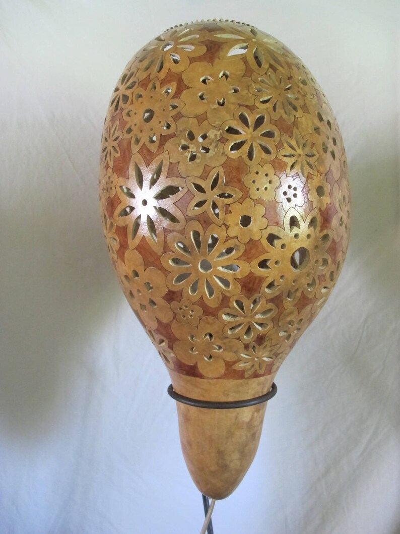 Lampe originale en gourde calebasse motif fleurs sur un pied en fer forgé - Etsy France