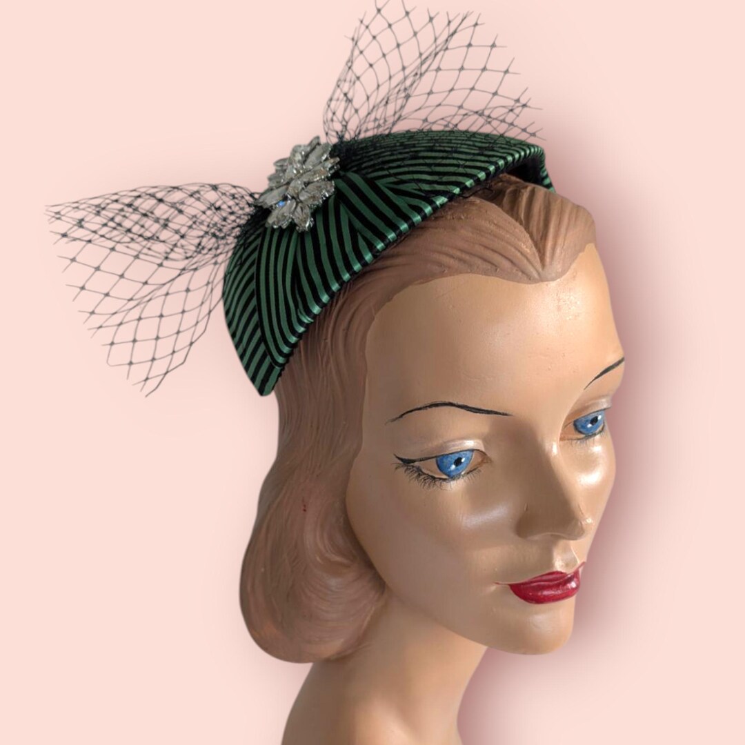 1950s Style, Ruby Red Hollywood Inspired Headdress. Decorated With Silk ...