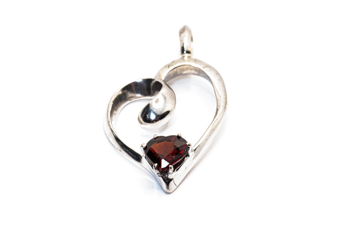 Pyrope Garnet in a Robert Michael Design #5389 - Etsy
