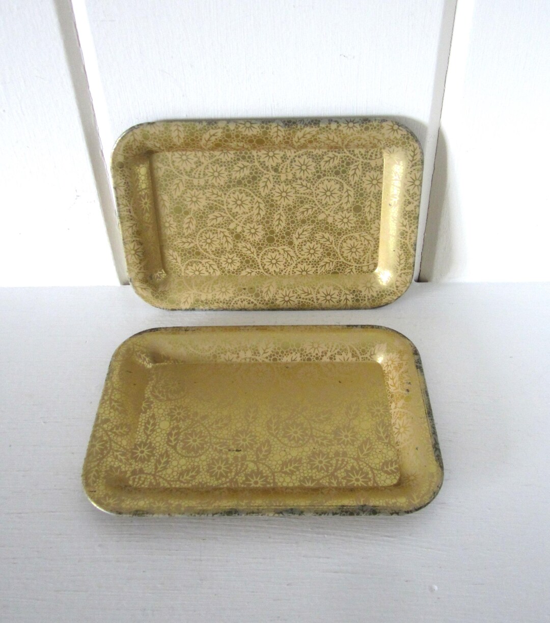 Set of 2 Vintage "tip" Trays - Cafes and Bistros - Gold Trays With ...