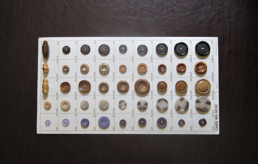 Vintage Button Display Card - Wood and Plastic Vintage Buttons ...