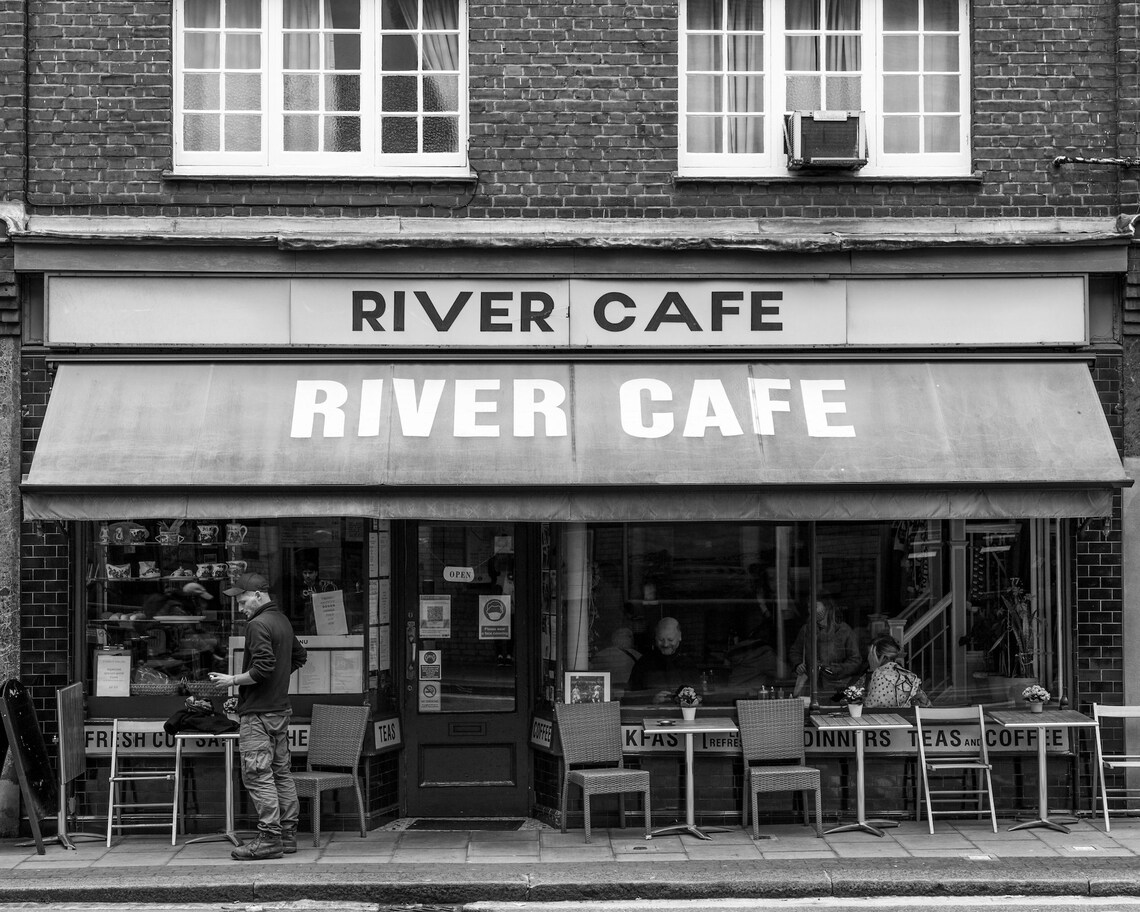River Cafe, Putney Print Schwarz-Weiß Fotografie Putney Bridge, London ...