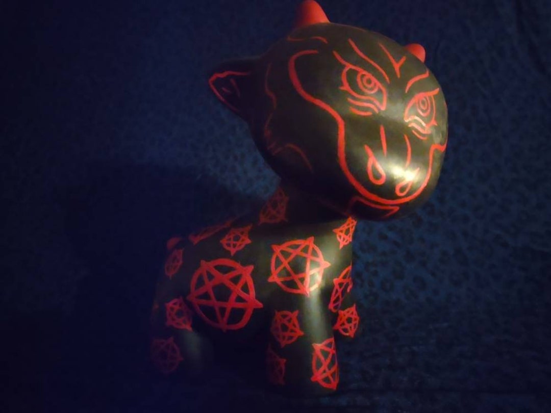 Munny Sid the Satanic Goat and Patches the Short Neck Giraffe Figurine ...