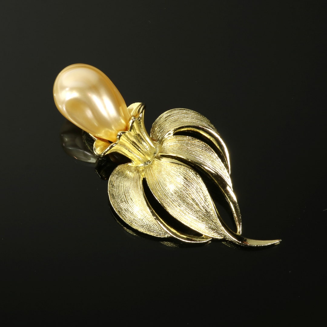 Large Pearl Brooch Sarah Coventry fantasy Flower Baroque Imitation ...