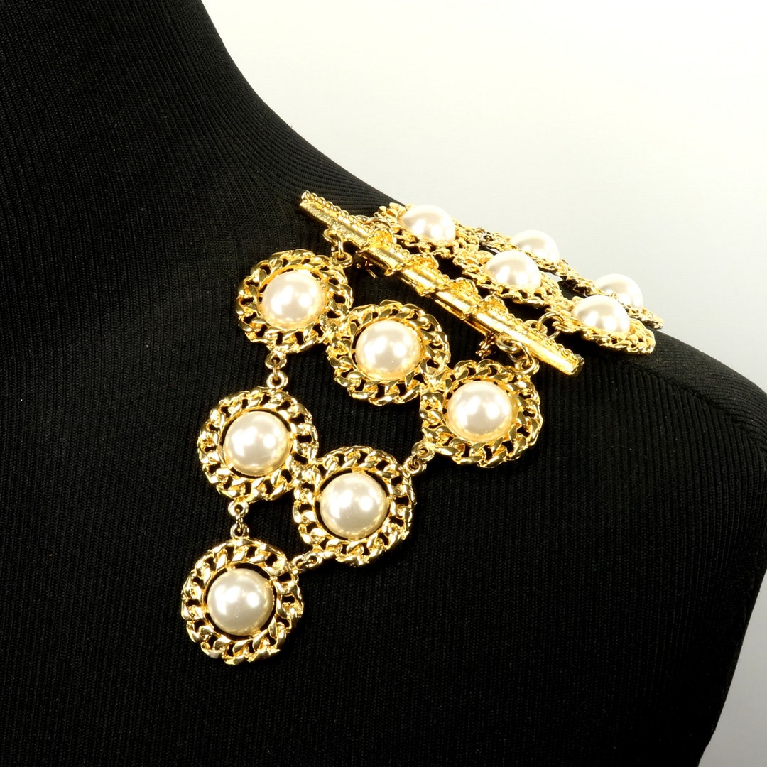 Shoulder Brooch Huge Epaulet Chunky Faux Pearl Cabochon Gold Tone Curb ...