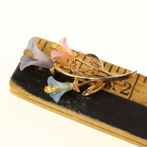 Cala Lily Brooch Lucite Flower Pin Signed LIA Pastel Purple Pink Blue ...