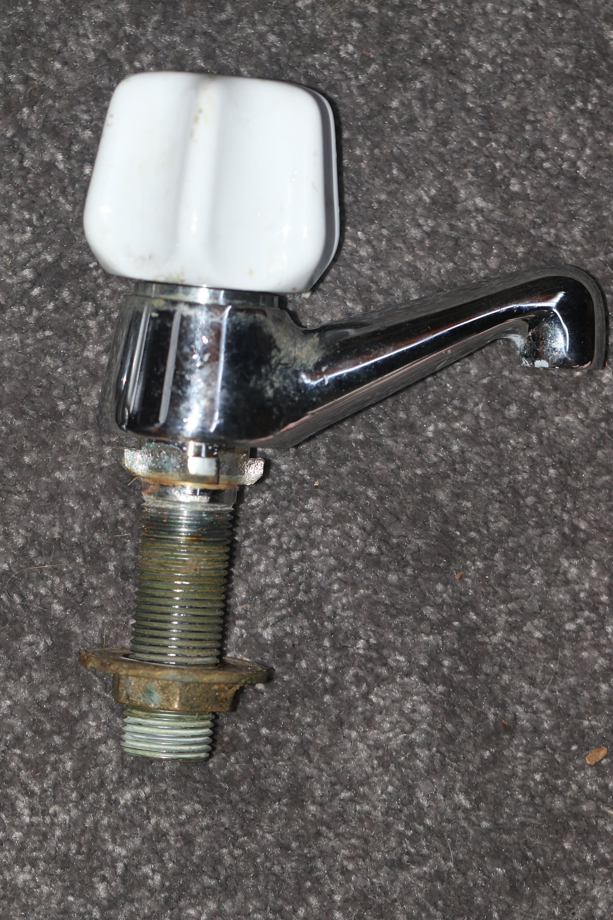 Pair of Metal and Plastic Tapware - Etsy.de