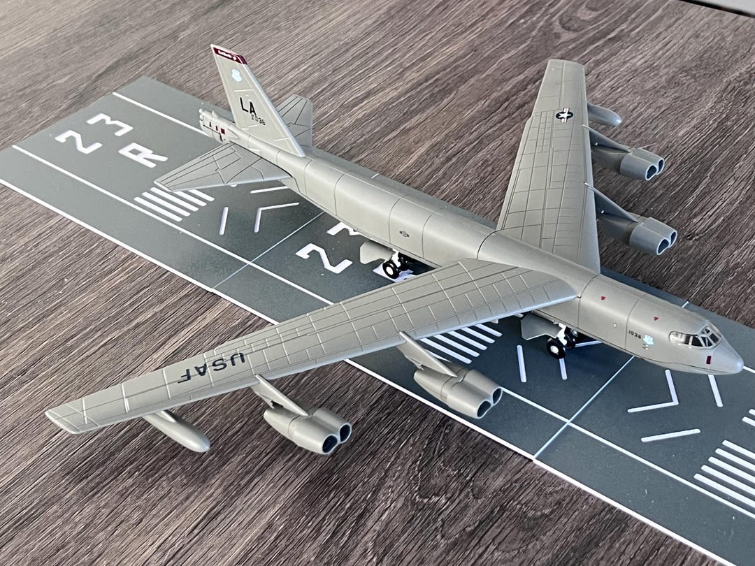 Boeing B52 Stratofortress Bomber USAF Diecast Model Aircraft 1:200 ...