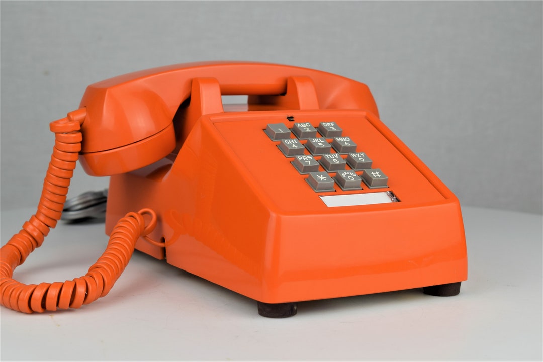 Meticulously Restored Working Vintage Antique Telephone Model 2500