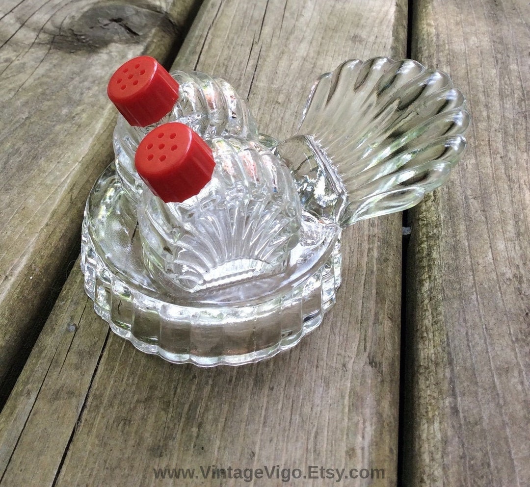 Vintage Red Top Glass Fan Salt and Pepper Shakers Vintage MCM - Etsy
