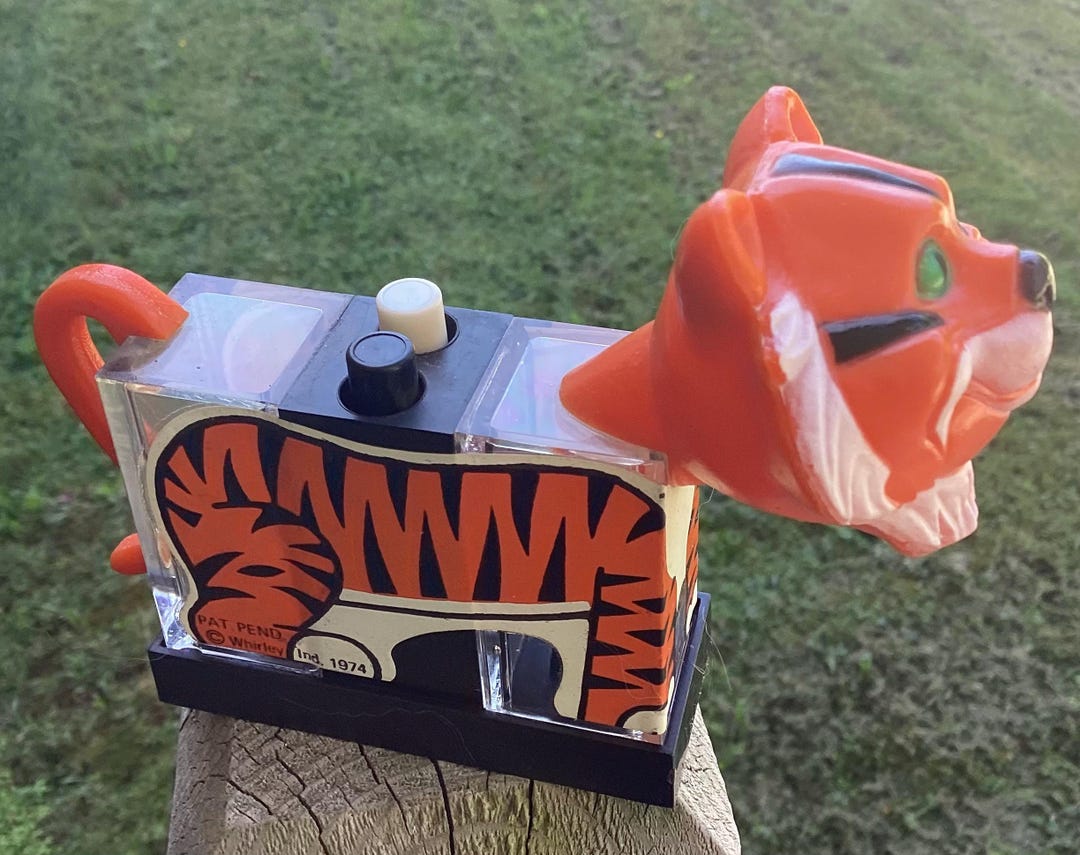 Vintage Tiger Salt & Pepper Shakers: 1970s Exxon Gas Station Promo - Etsy