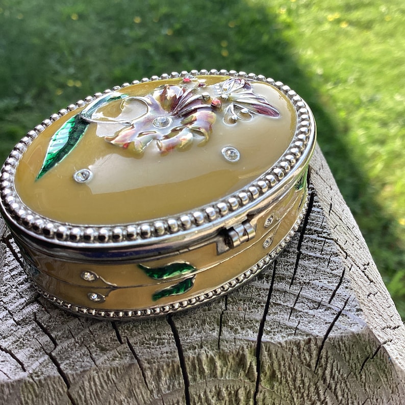 Vintage Porcelain Hinged Trinket Cases Pill Boxes Organizers Lidded ...