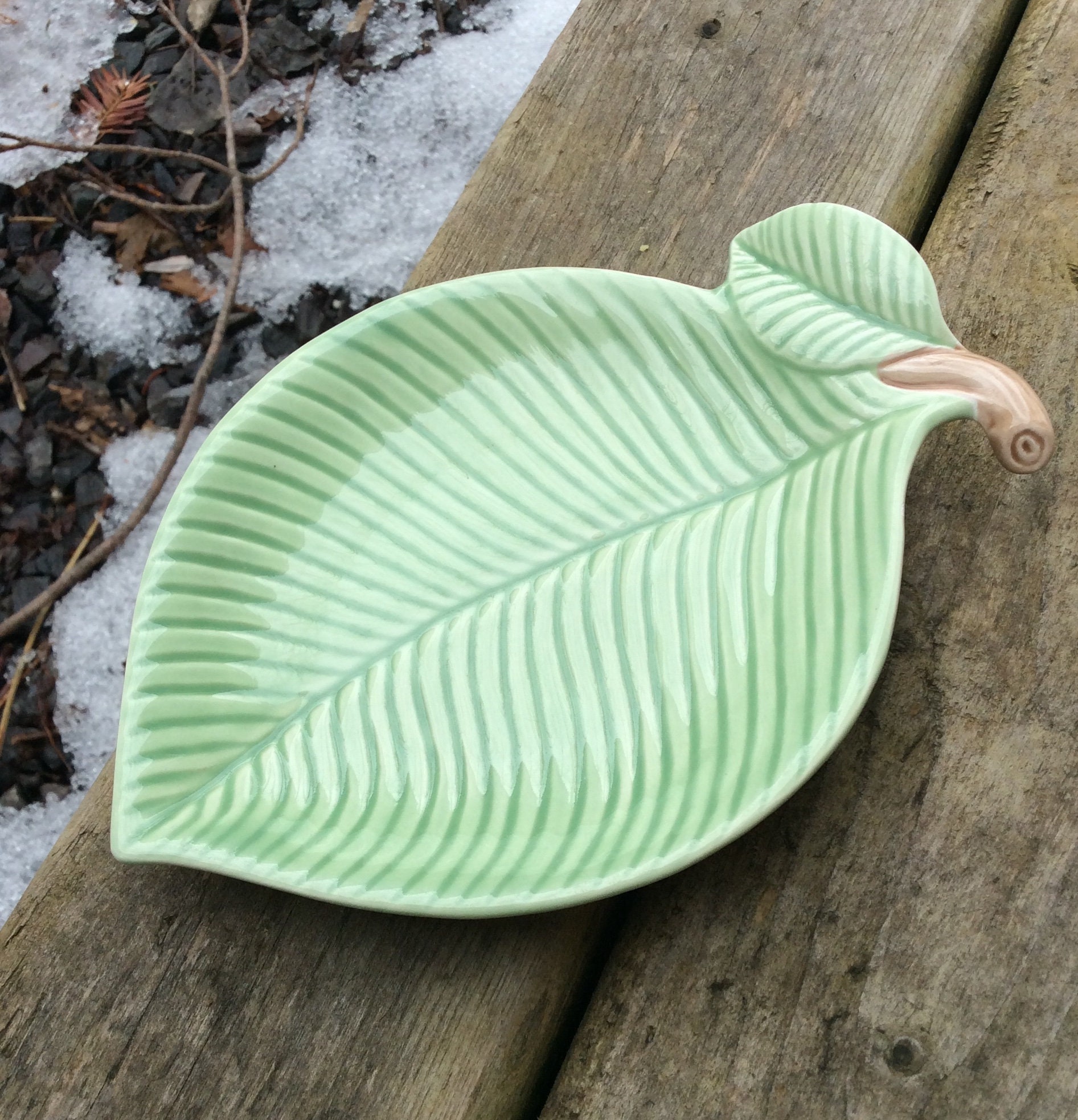 Vintage Palm Leaf Dish Home & Living Home Décor etna.com.pe