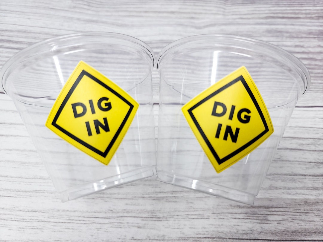 CONSTRUCTION PARTY CUPS - Dig in Party Cups Construction Truck Cups ...