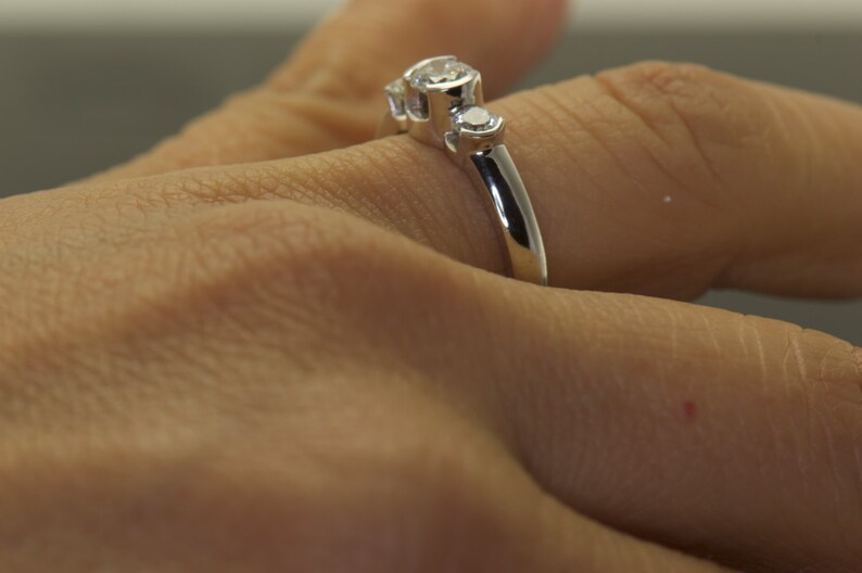 Laura Diamond Engagement Ring in White Gold Round Brilliant - Etsy