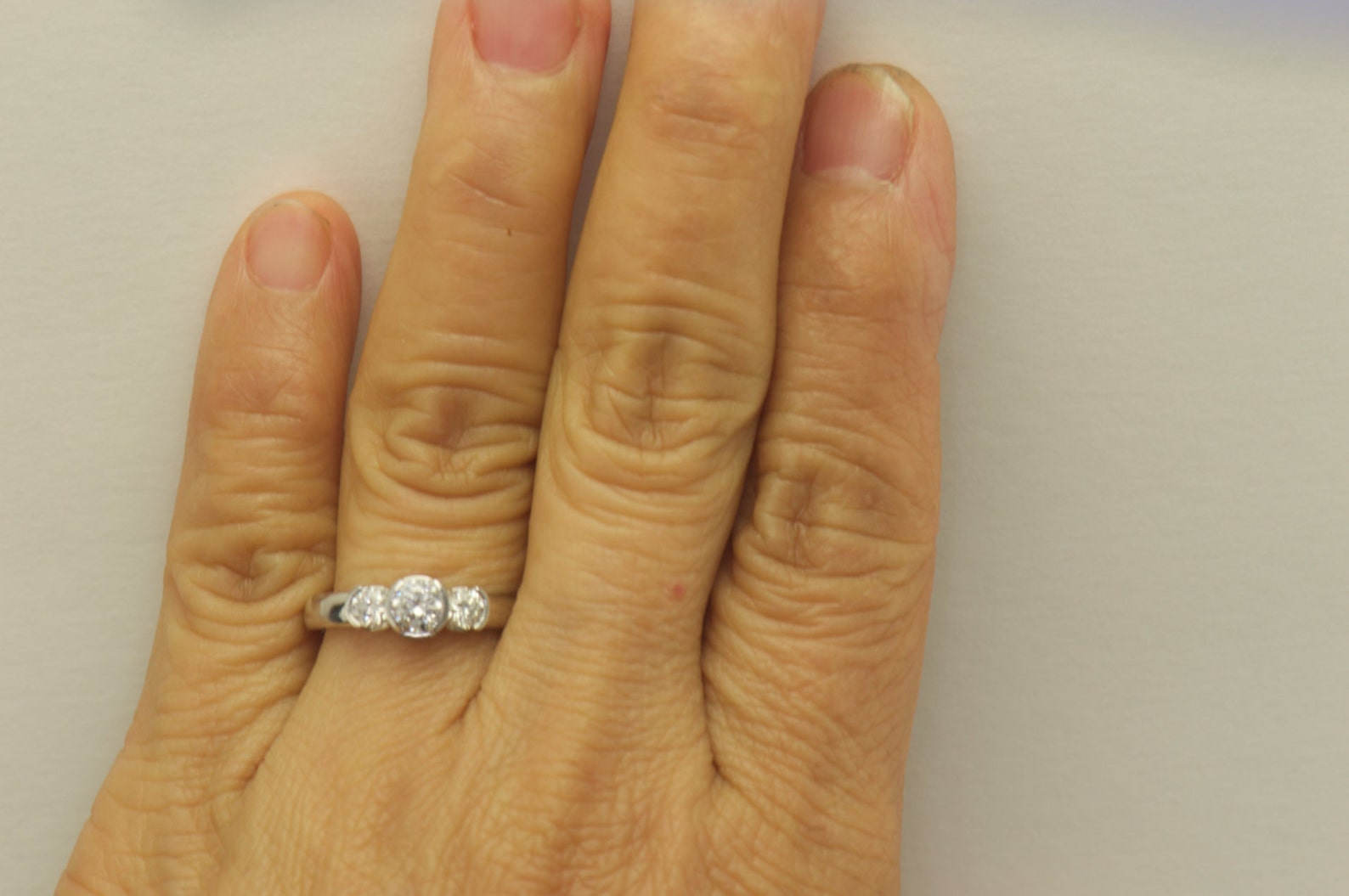 Laura Diamond Engagement Ring in White Gold Round Brilliant - Etsy