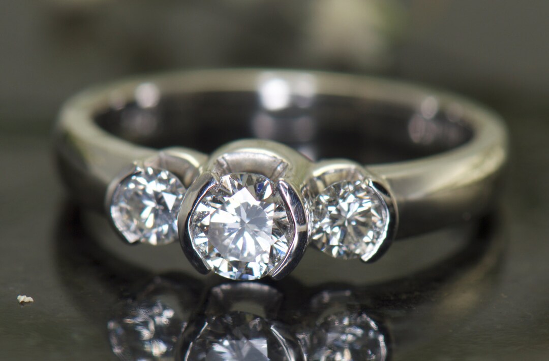 Laura Diamond Engagement Ring in White Gold, Round Brilliant Cut 3 ...