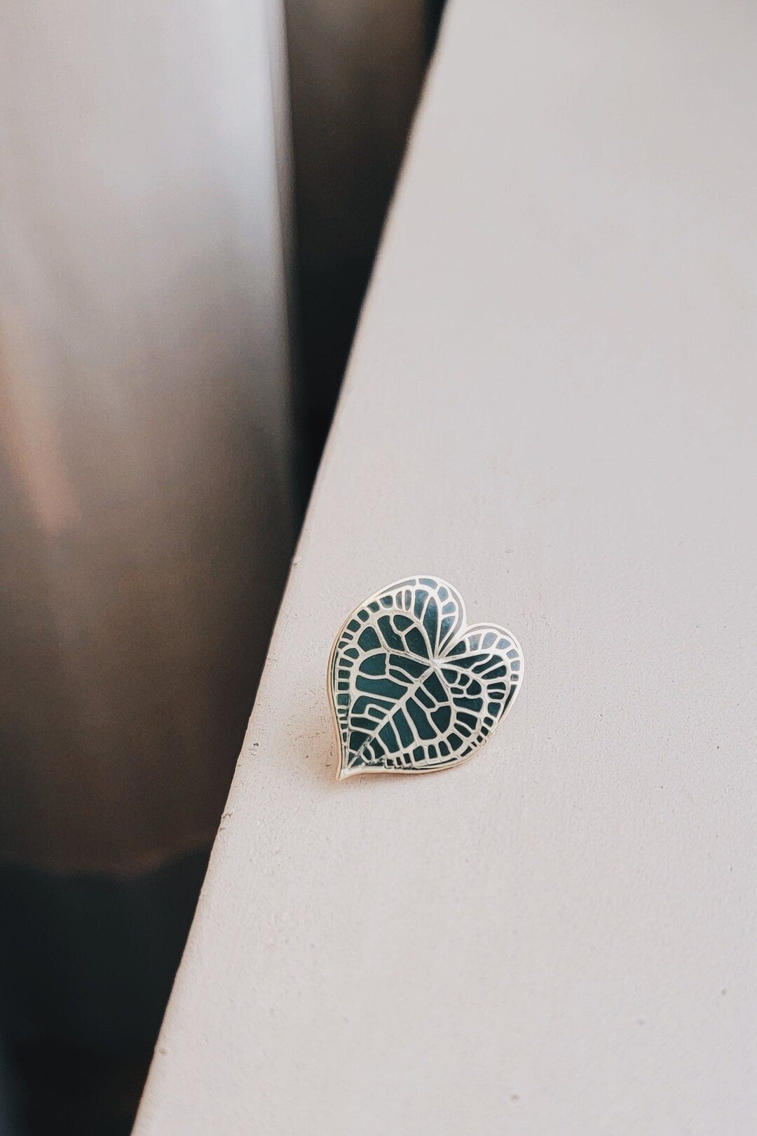 Anthurium Clarinervium Pin: 10K Gold Plated Plant Lapel Pin - Etsy