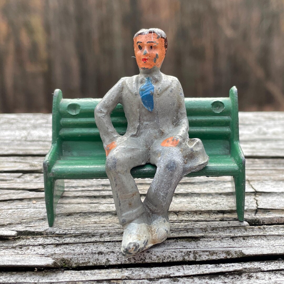 Vintage Manoil Lead Figure Man Sitting on A Green Bench #41/9 Made in ...