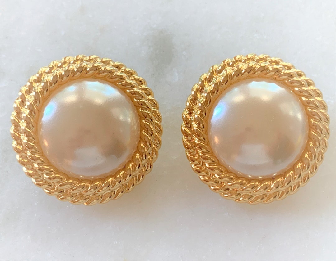 Oversized Polished Gold Tone Rope Framed Round Lustre Pearl Clip on ...
