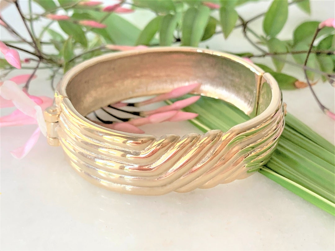 Ribbed Hinged Polished Gold Tone Bangle Bracelet With Fold Over Hook ...