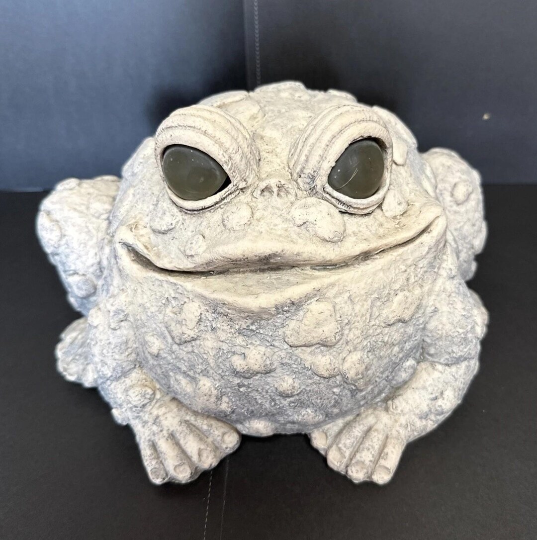 Toad Statue Indoor /outdoor Garden Resin Decor 10” X 9” X 6” He is ...