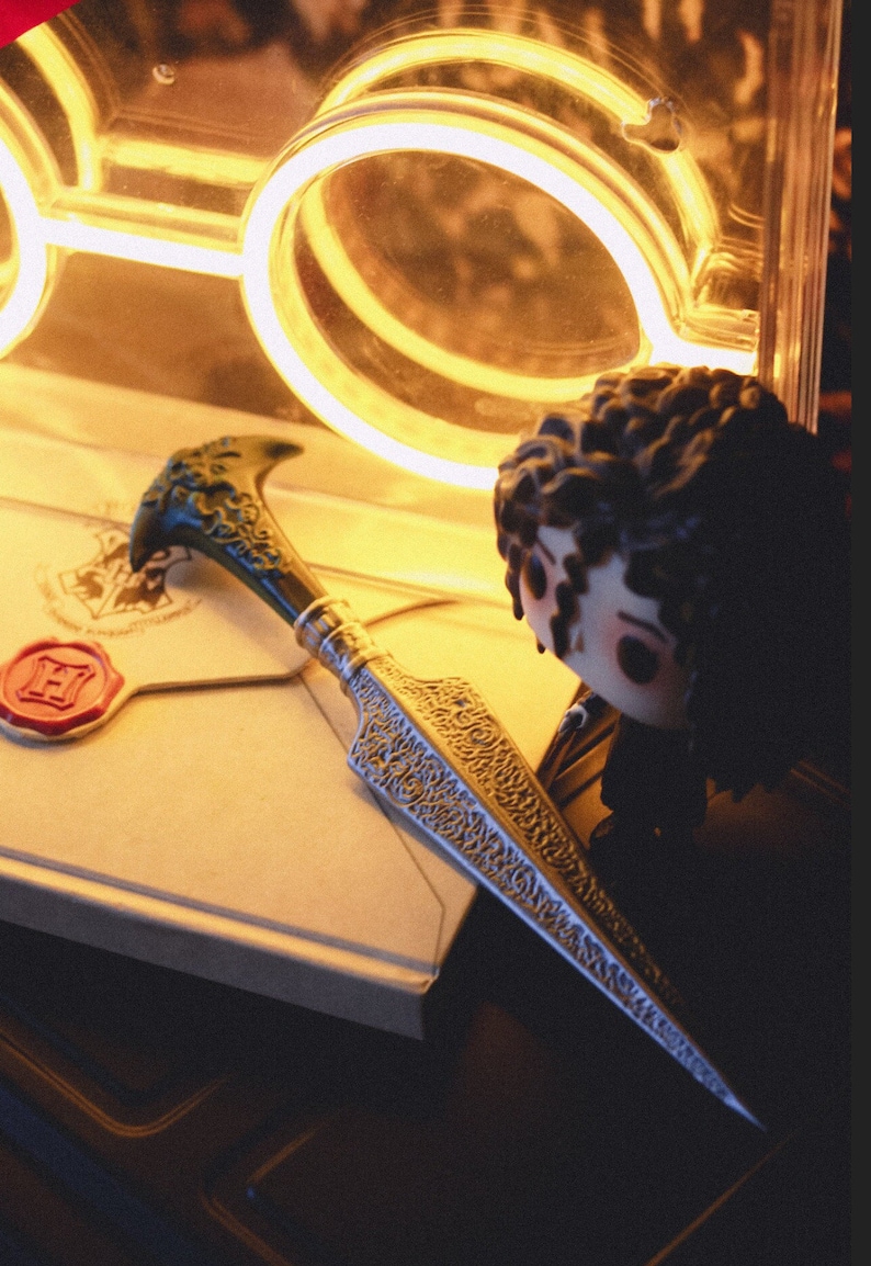 3D Printed Frizzy Haired Dark Witch Dagger + Optional Wanted Poster - Etsy
