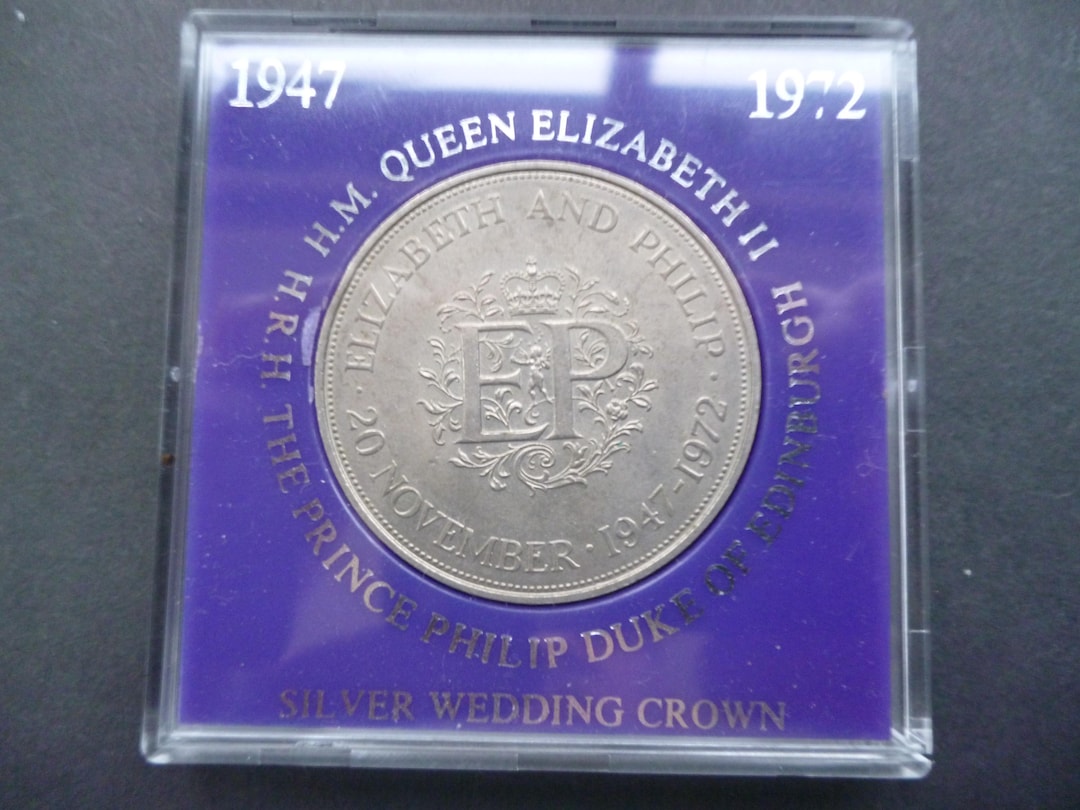 1972 Queen Elizabeth & Prince Philip Silver Wedding Crown - Etsy