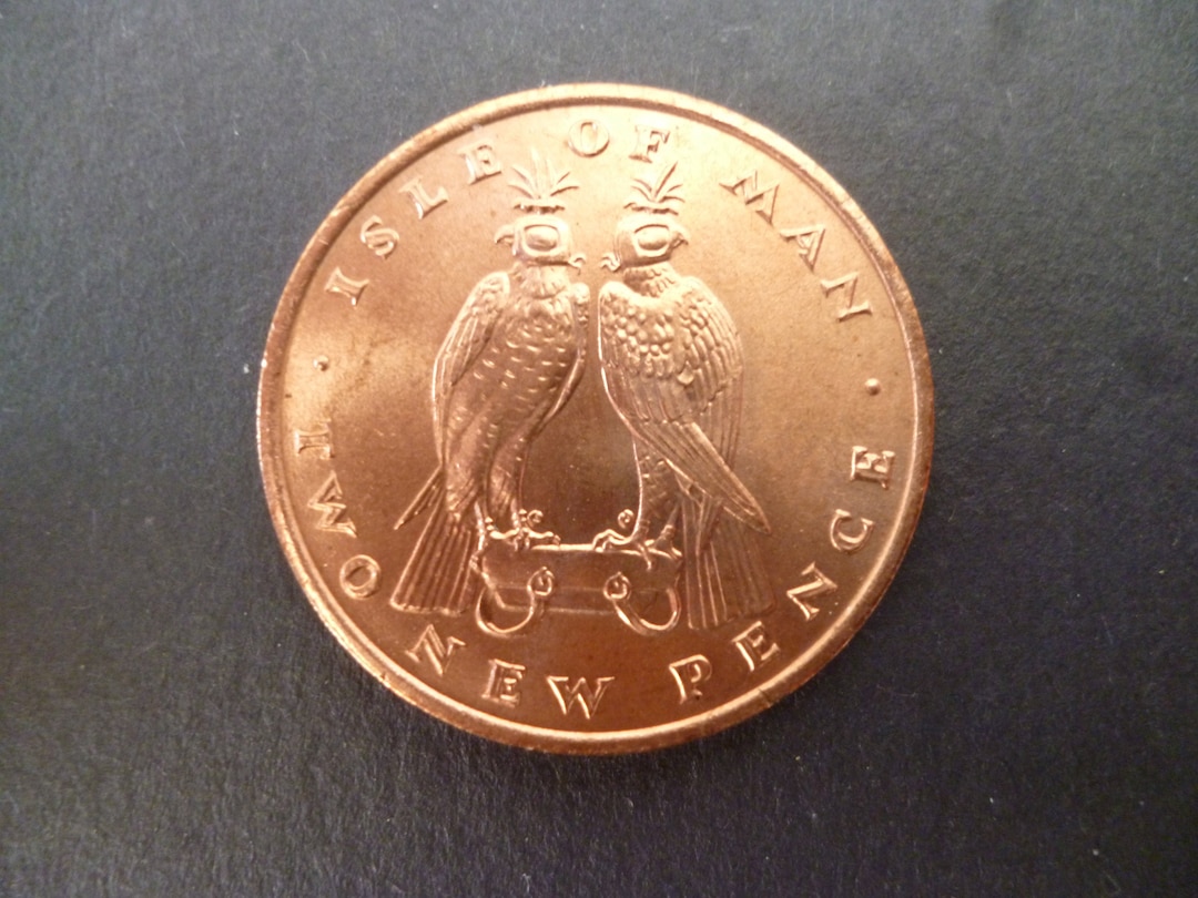 1975 Isle of Man 2p Coin Featuring a Pair of Falcons and Queen ...
