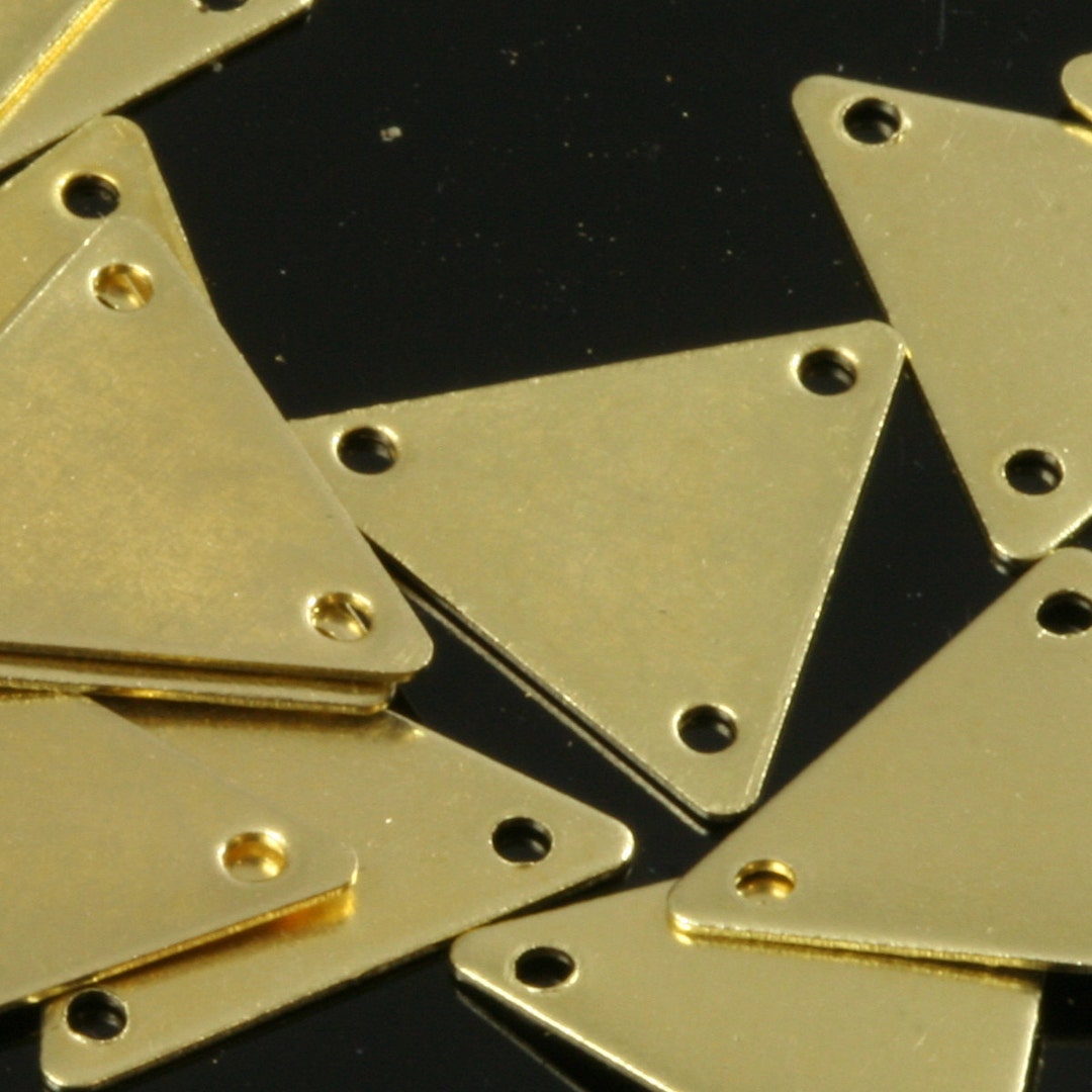 Dijes de etiqueta triangular de latón crudo de 12 x 14 mm con 3 ...