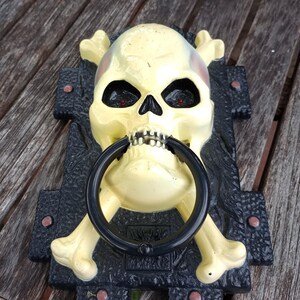 Plastic Skeleton Head Door Knocker, Halloween Decor, Skeletal Face Wall ...