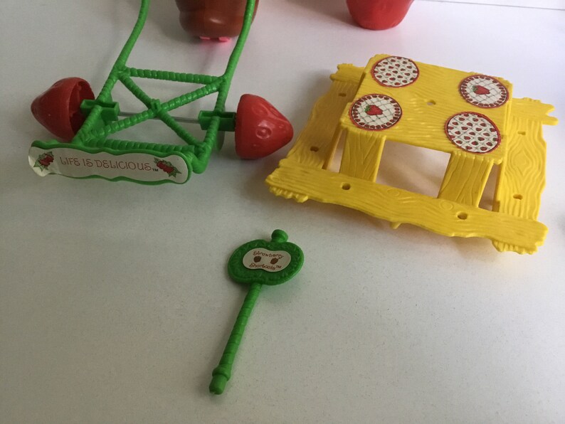 Vintage Strawberry Shortcake SNAIL CART Playset complete - Etsy