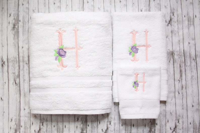 Monogrammed Towel Set, Embroidered Bath Towel, Unique Towel Set ...