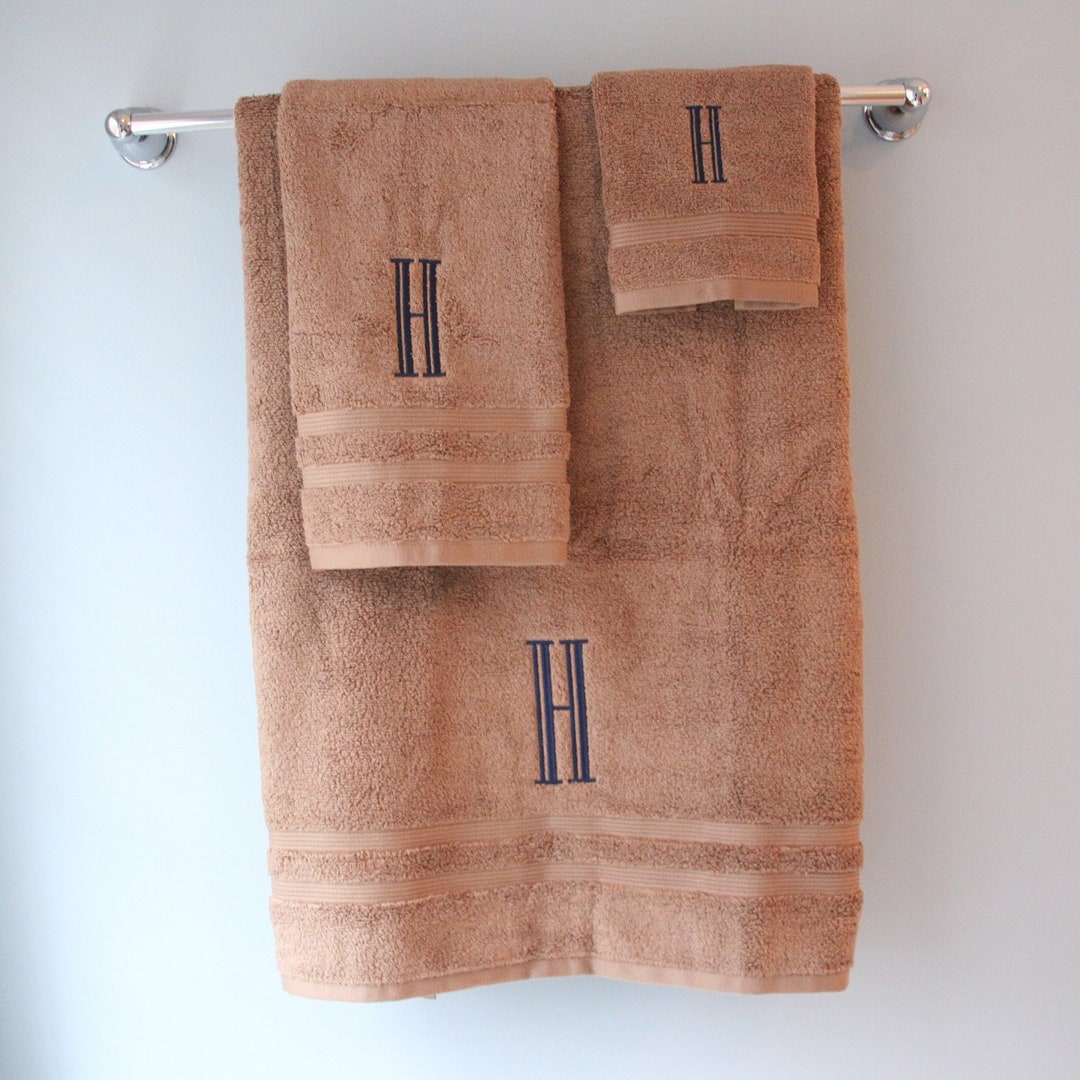 Monogrammed Towel Set, Embroidered Bath Towel, Unique Towel Set ...