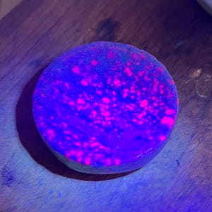 Ruby Fuchsite Dish, UV Reactive Crystal Bowl for Altar, Pink Green ...