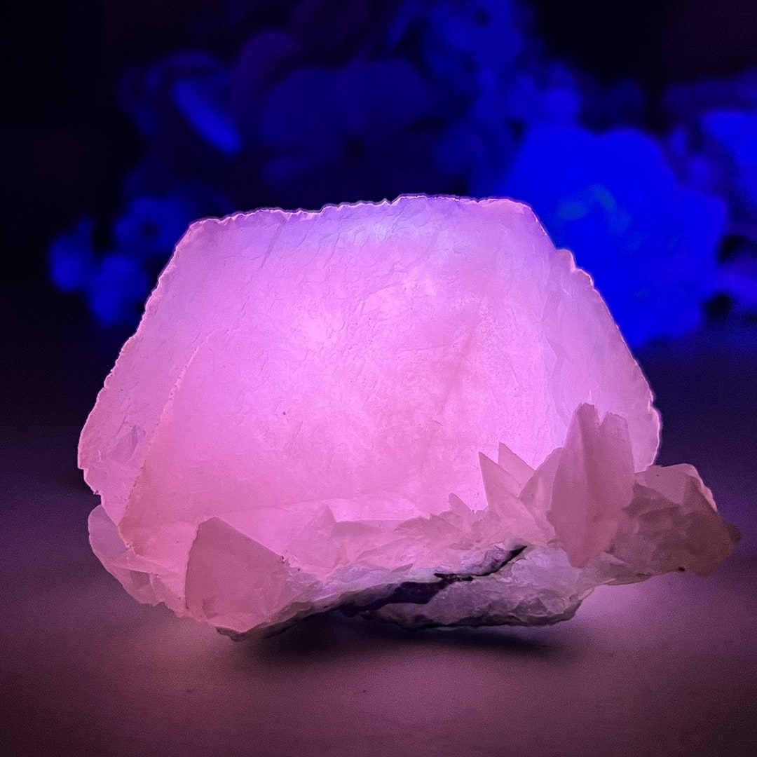 UV Reactive Raw Bladed Pink Calcite Specimen, White Fan Poker Chip ...
