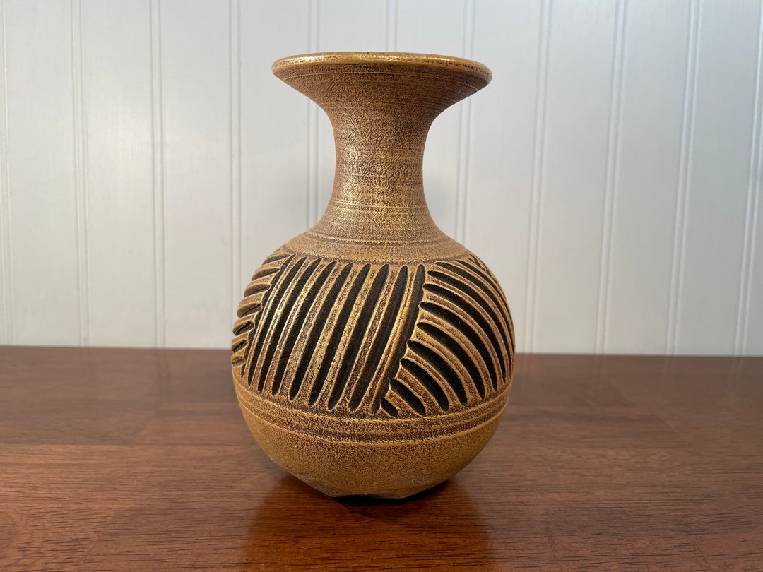 Gold Incised Geometric Pottery Vase, 6 Yellow Brown Earthenware Clay ...