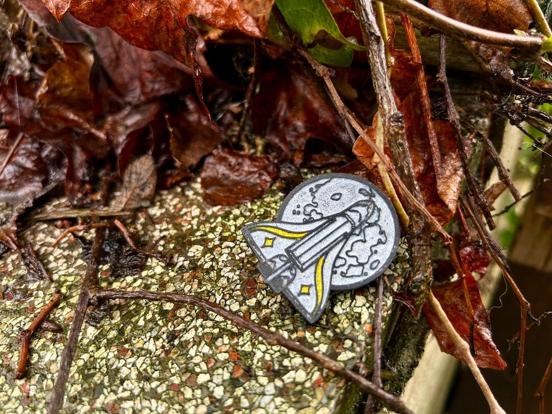 The Last of Us - Ellie’s Spaceship Pin Badge (3D Printed) - Etsy