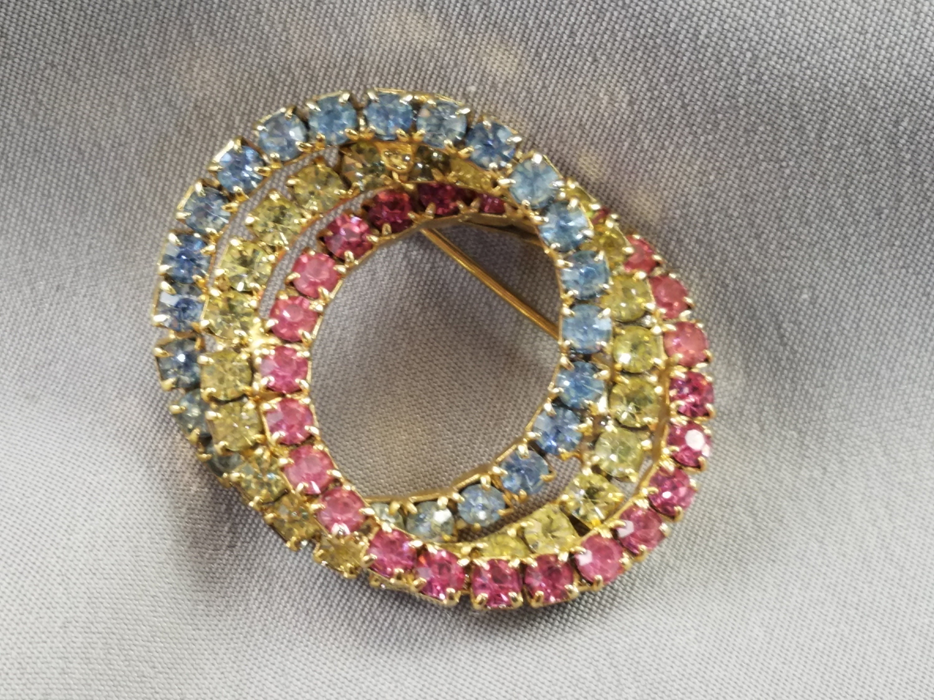 Pin and Earrings//three Intersecting Rings// Blue Clear Pink - Etsy