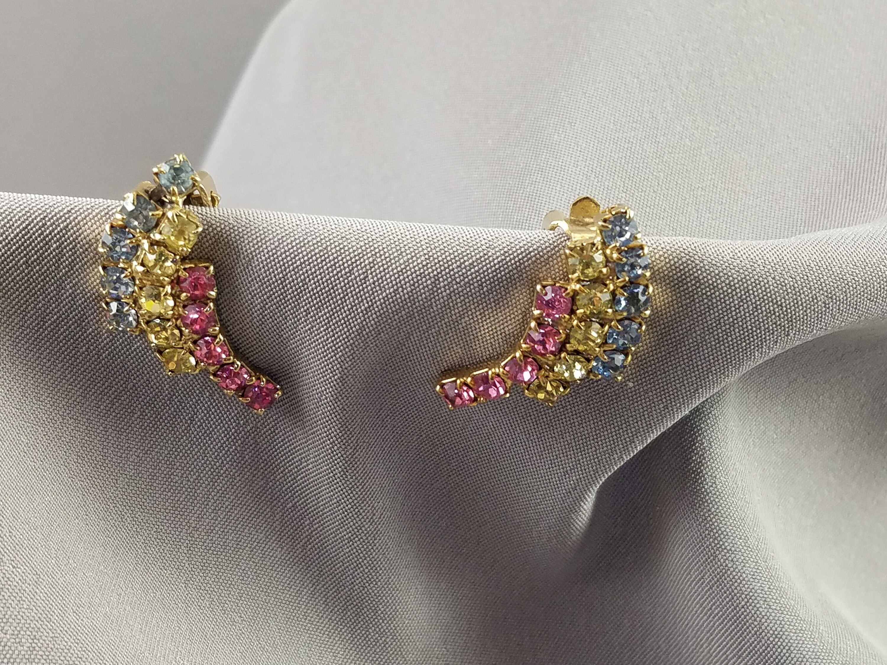 Pin and Earrings//three Intersecting Rings// Blue Clear Pink - Etsy