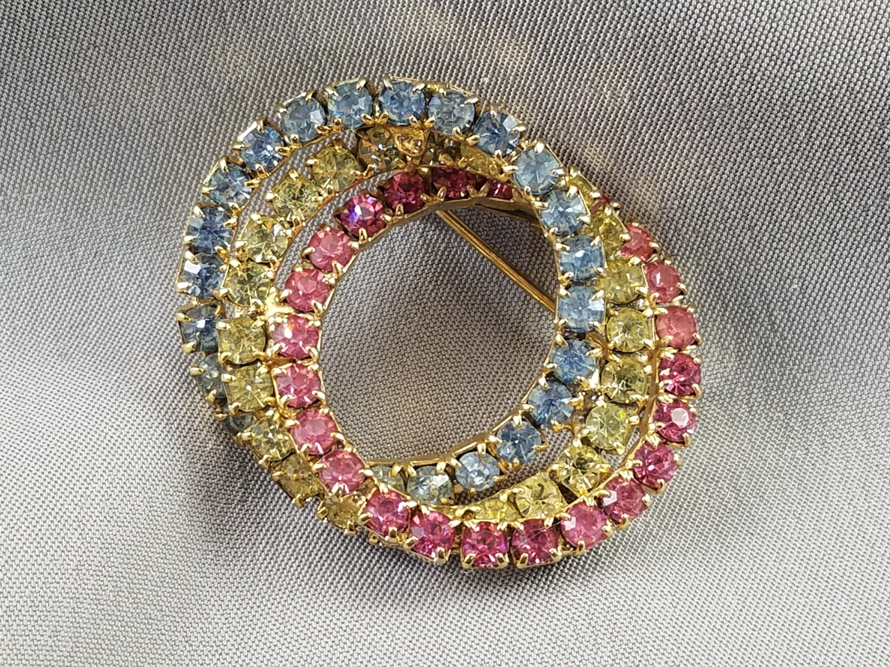 Pin and Earrings//three Intersecting Rings// Blue Clear Pink - Etsy