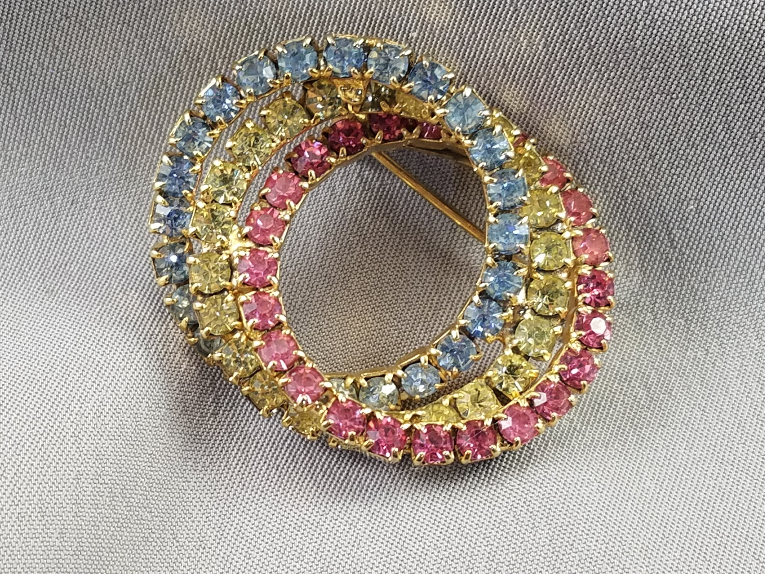 Pin and Earrings//three Intersecting Rings// Blue Clear Pink - Etsy