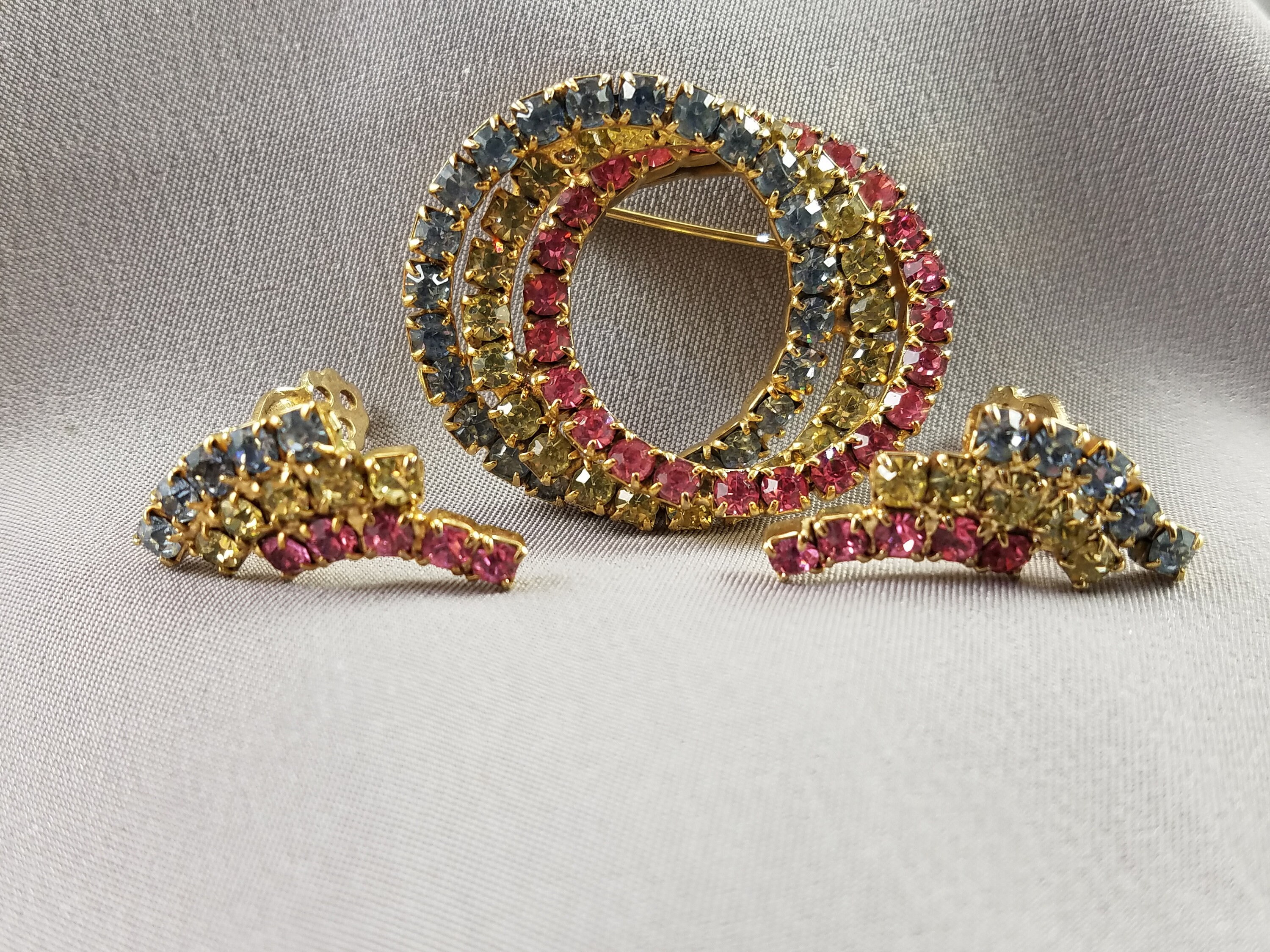 Pin and Earrings//three Intersecting Rings// Blue, Clear, Pink Circles ...